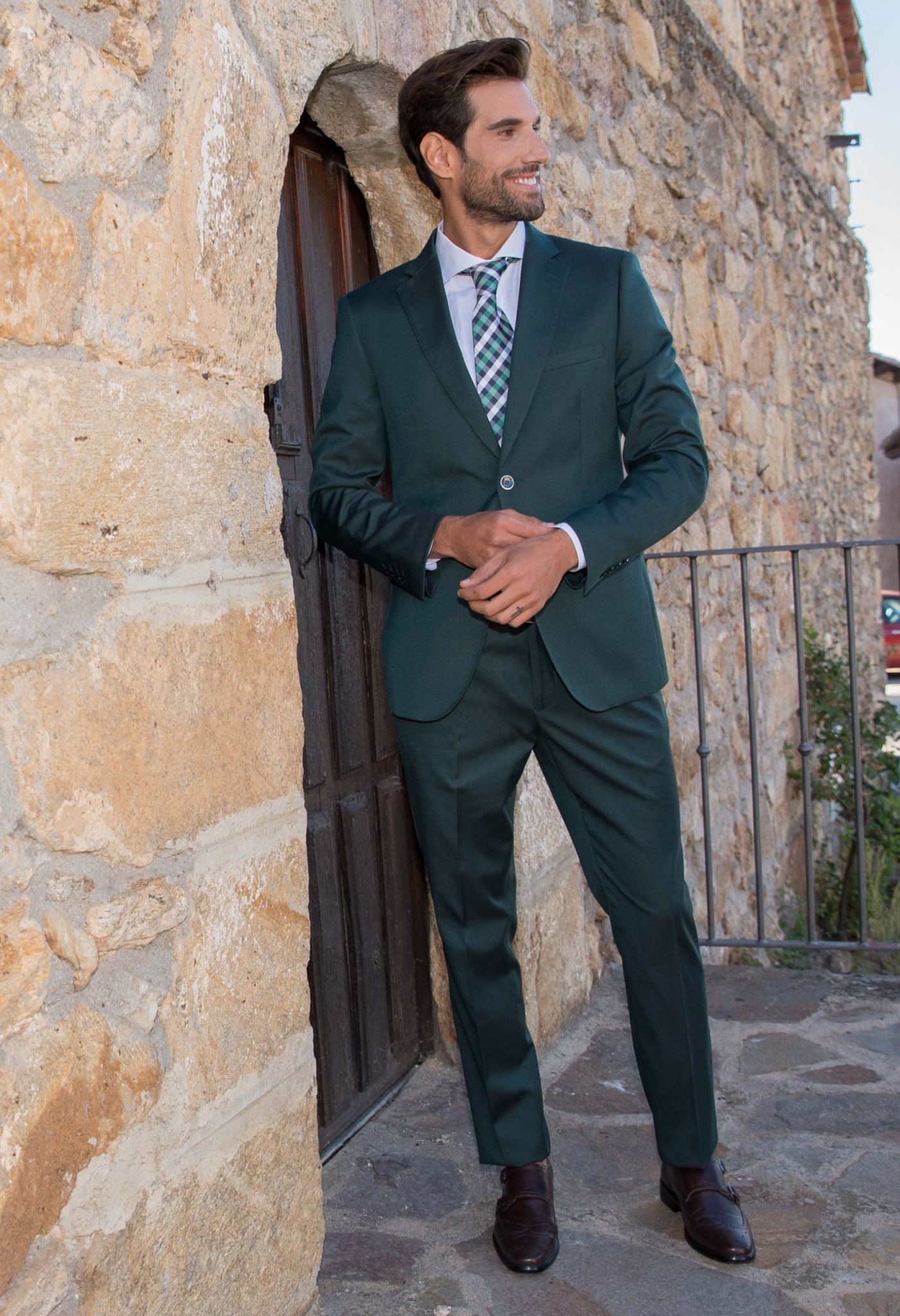 Por qué deberías tener un traje verde y cómo llevarlo - 🦩 FullFlamingos